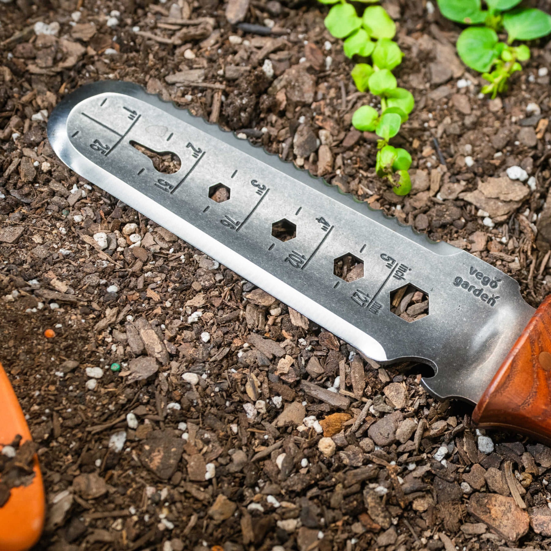 Vego Heritage 10-in-1 Hori Hori Garden Knife | Multi-Tool - G2